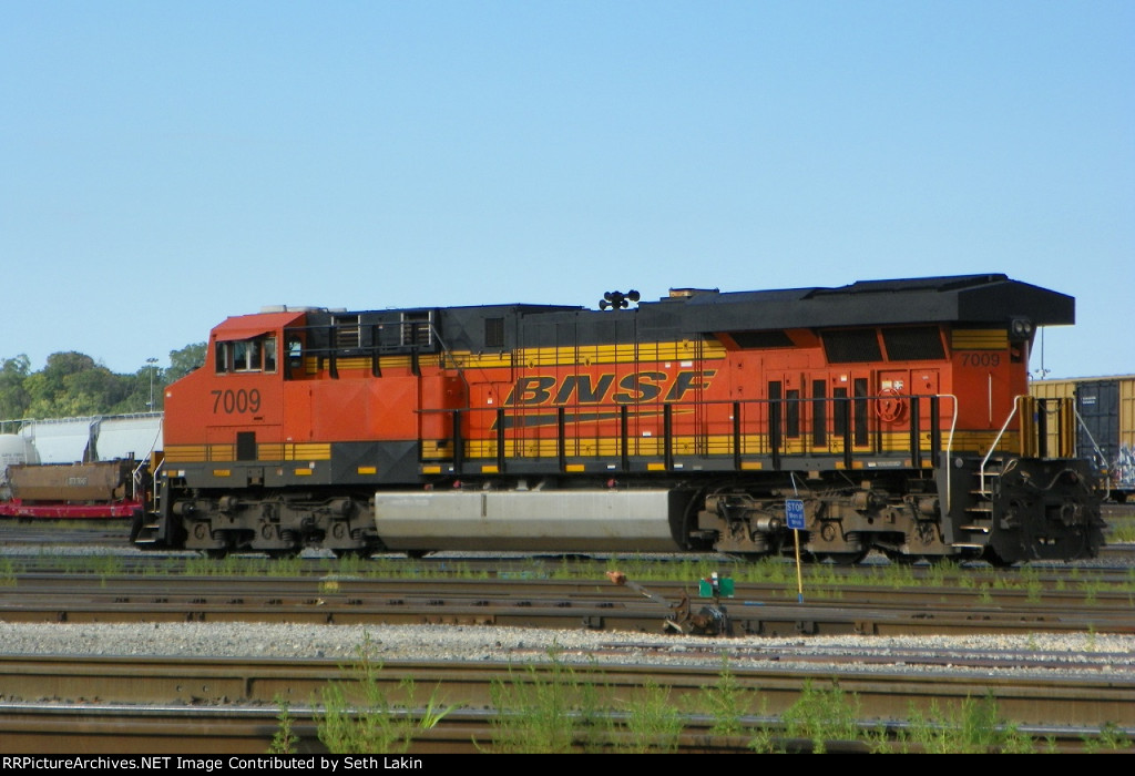 BNSF 7009